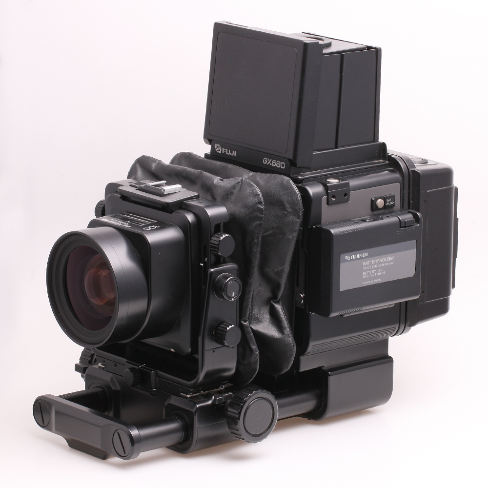 Fuji Fujifilm GX680 professional 6x8 mit 4/100 mm Objektiv und Magazin